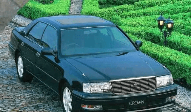 老款十代丰田皇冠155，曾经豪华车的典范 – 丰田汽车网